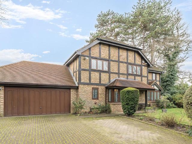 5 bedroom detached house for sale