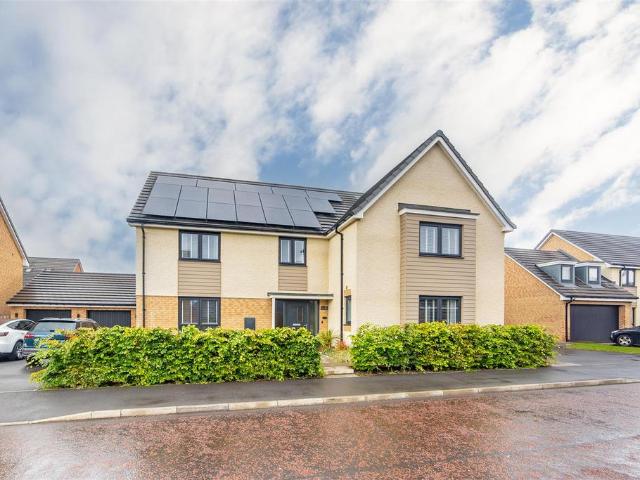 5 bedroom detached house for sale