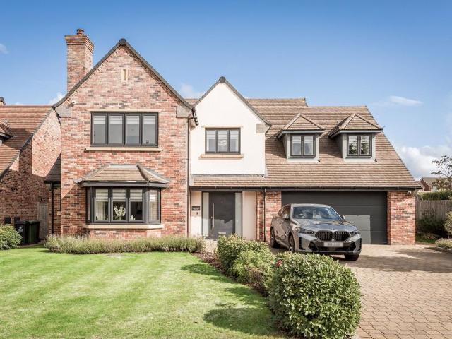 5 bedroom detached house for sale
