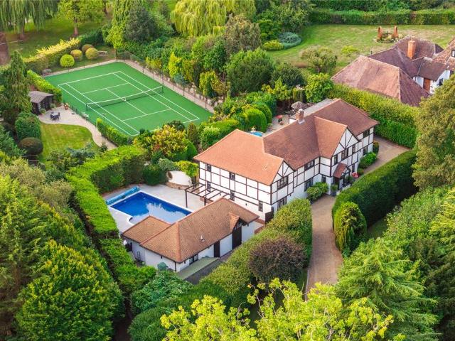 5 bedroom detached house for sale