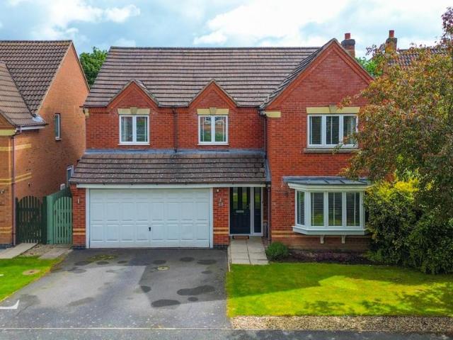 5 bedroom detached house for sale