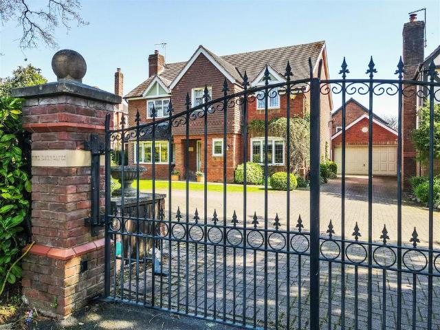 5 bedroom detached house for sale