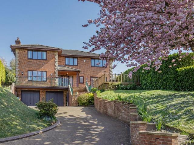 5 bedroom detached house for sale