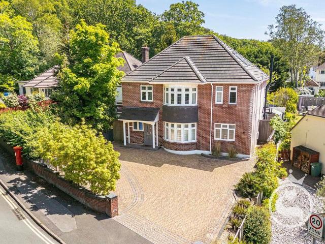 5 bedroom detached house for sale
