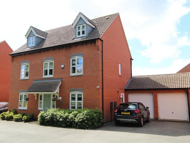 5 bedroom detached house for sale