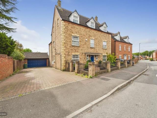 5 bedroom detached house for sale