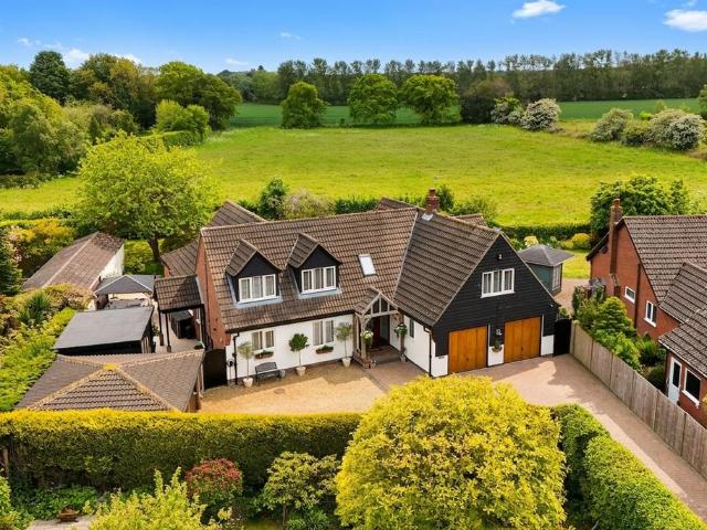 5 bedroom detached house for sale
