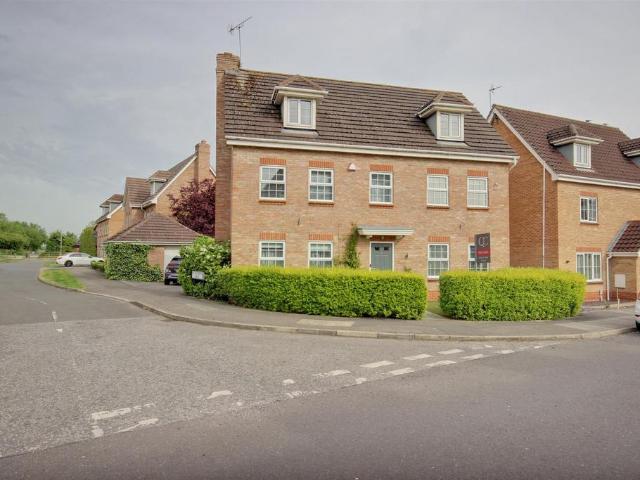 5 bedroom detached house for sale