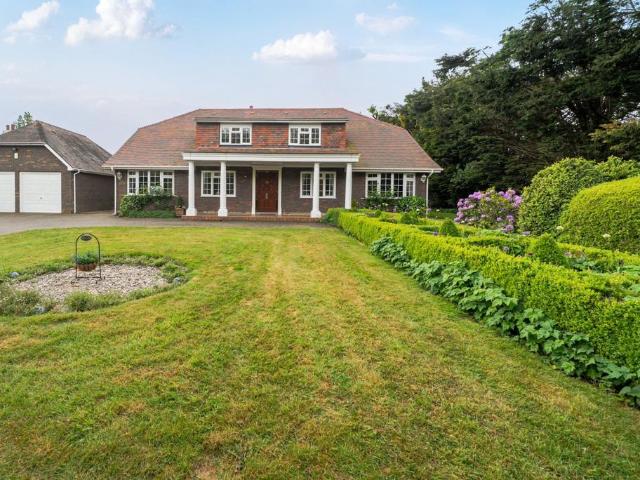 5 bedroom detached house for sale