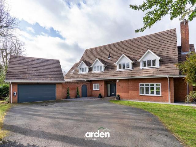 5 bedroom detached house for sale