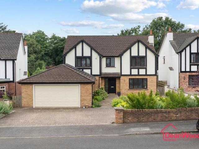 5 bedroom detached house for sale