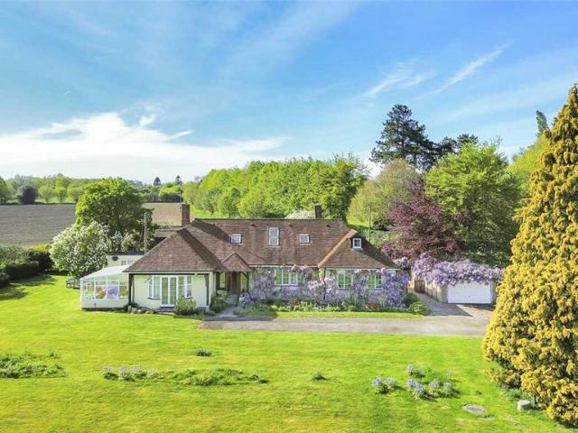 5 bedroom detached house for sale