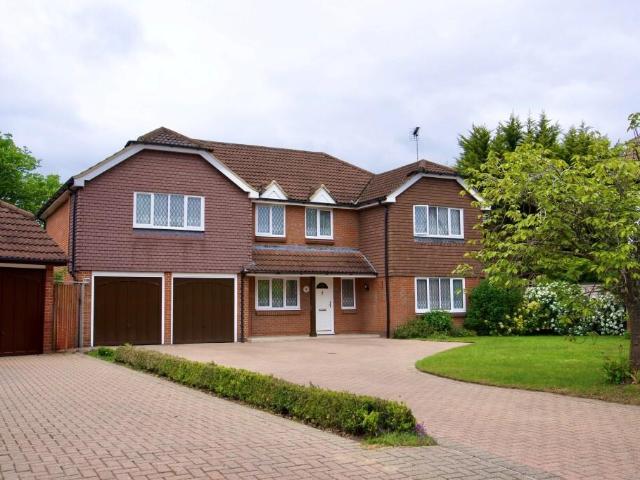 5 bedroom detached house for sale