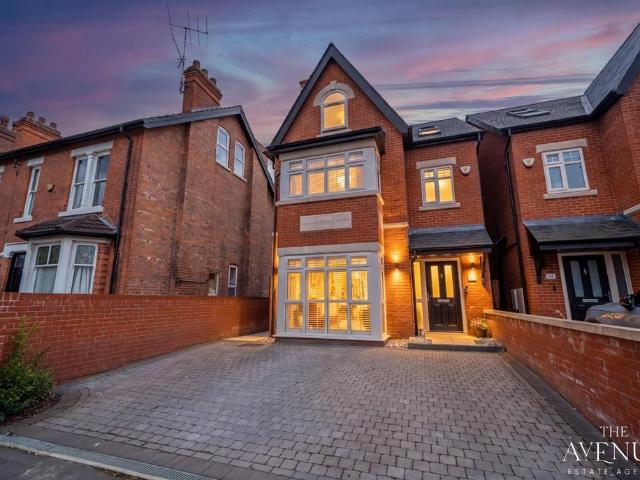 5 bedroom detached house for sale