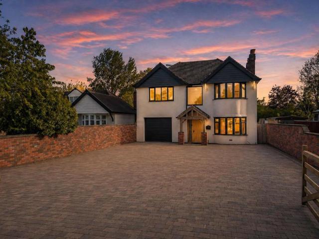 5 bedroom detached house for sale