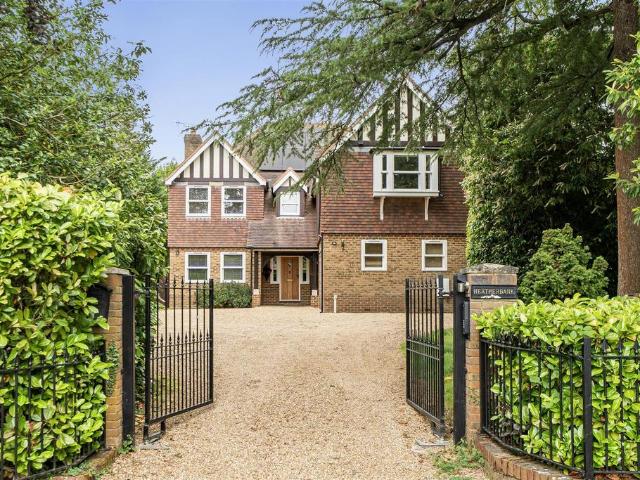 5 bedroom detached house for sale