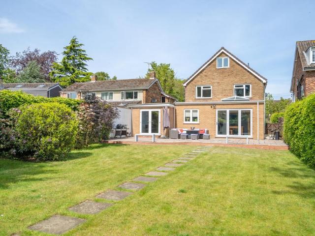 5 bedroom detached house for sale