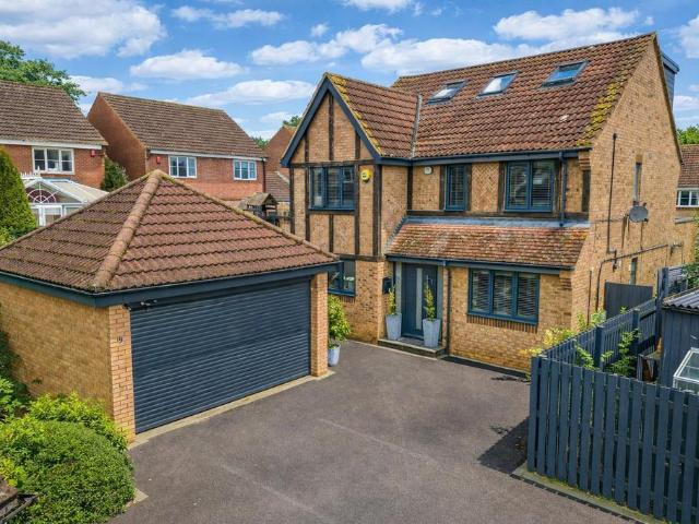 5 bedroom detached house for sale
