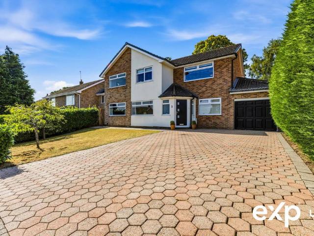 5 bedroom detached house for sale