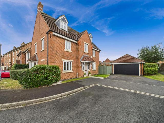 5 bedroom detached house for sale