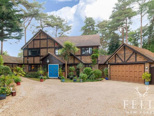 5 bedroom detached house for sale