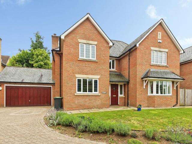 5 bedroom detached house for sale