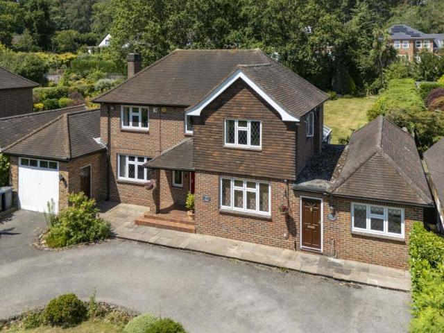 5 bedroom detached house for sale