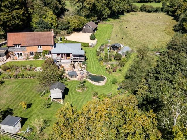 5 bedroom detached house for sale