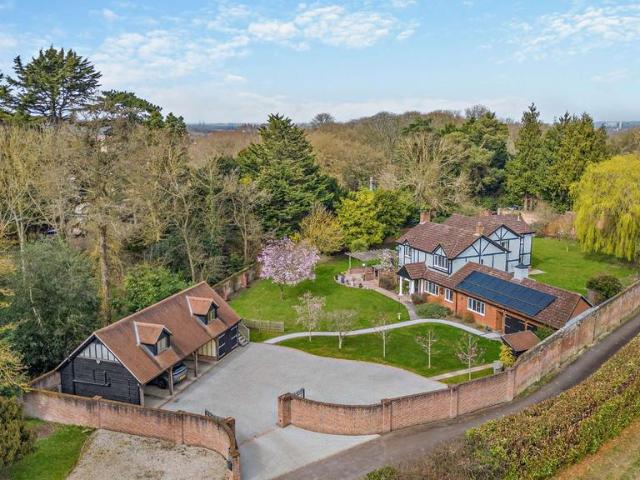 5 bedroom detached house for sale