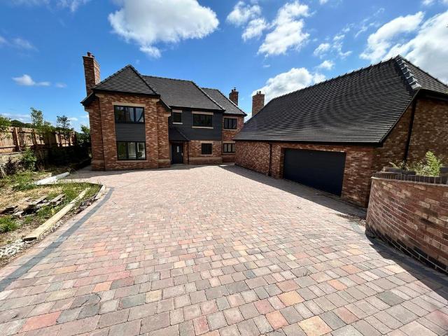 5 bedroom detached house for sale