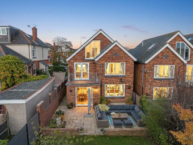 5 bedroom detached house for sale