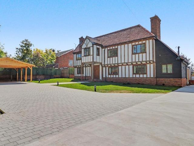 5 bedroom detached house for sale