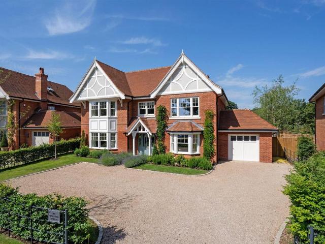 5 bedroom detached house for sale