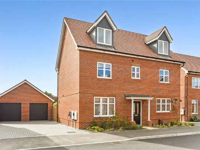 5 bedroom detached house for sale