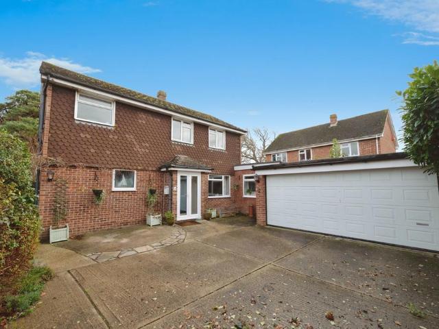 5 bedroom detached house for sale
