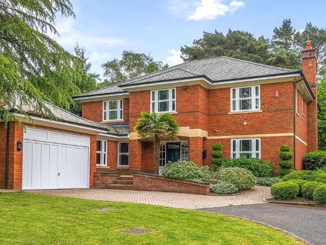 5 bedroom detached house for sale