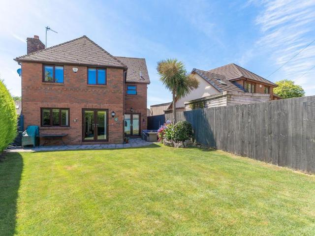 5 bedroom detached house for sale