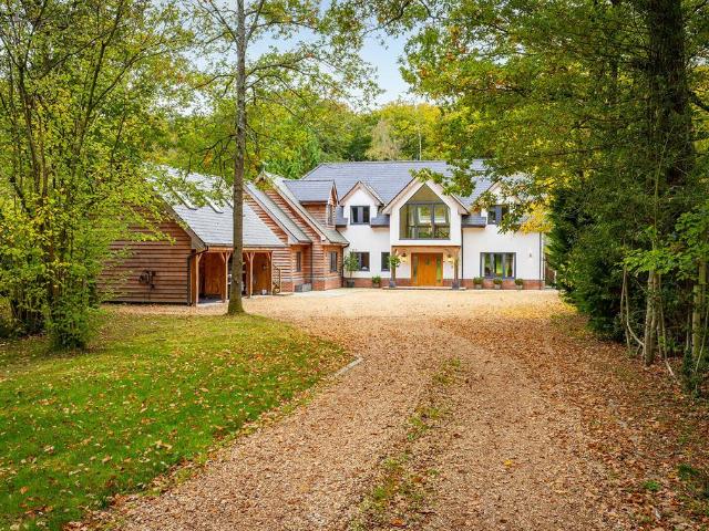 5 bedroom detached house for sale