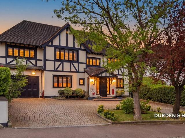 5 bedroom detached house for sale