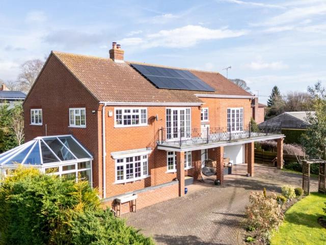 5 bedroom detached house for sale
