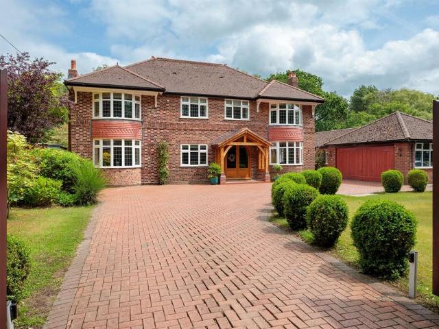 5 bedroom detached house for sale