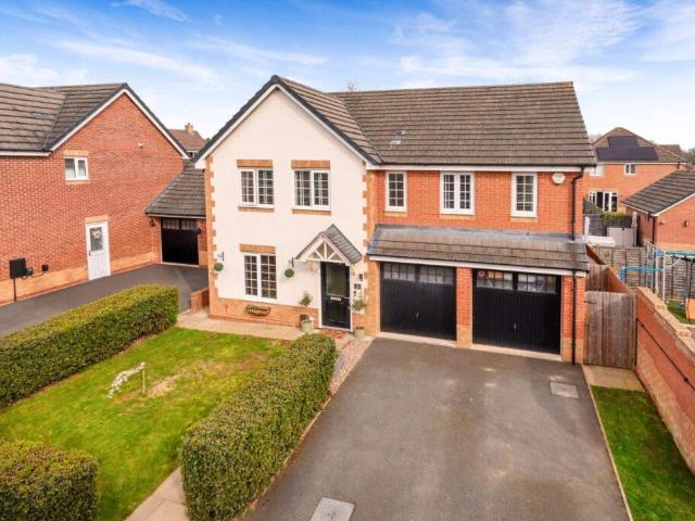 5 bedroom detached house for sale