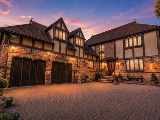 5 bedroom detached house for sale