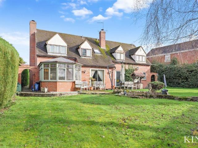 5 bedroom detached house for sale