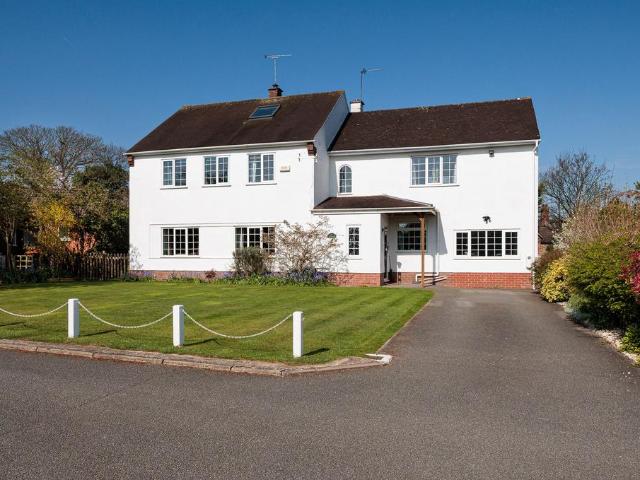 5 bedroom detached house for sale