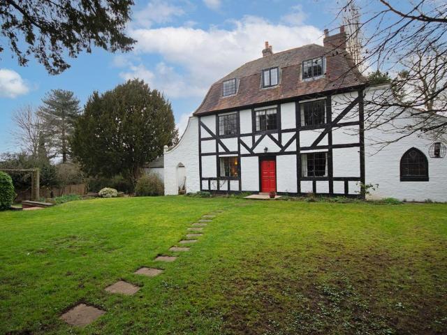 5 bedroom detached house for sale