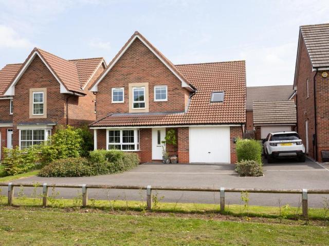 5 bedroom detached house for sale