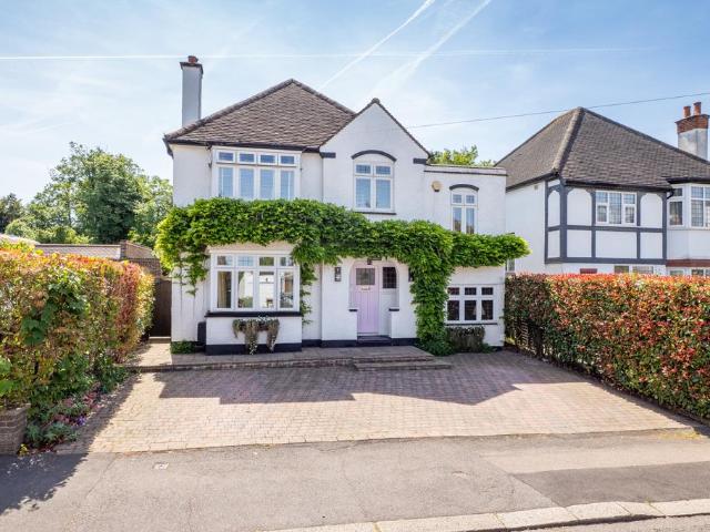 5 bedroom detached house for sale