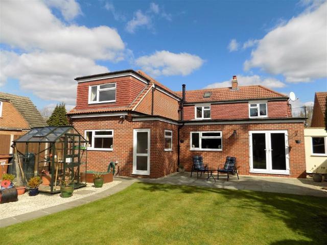 5 bedroom detached house for sale