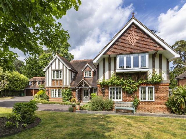 5 bedroom detached house for sale